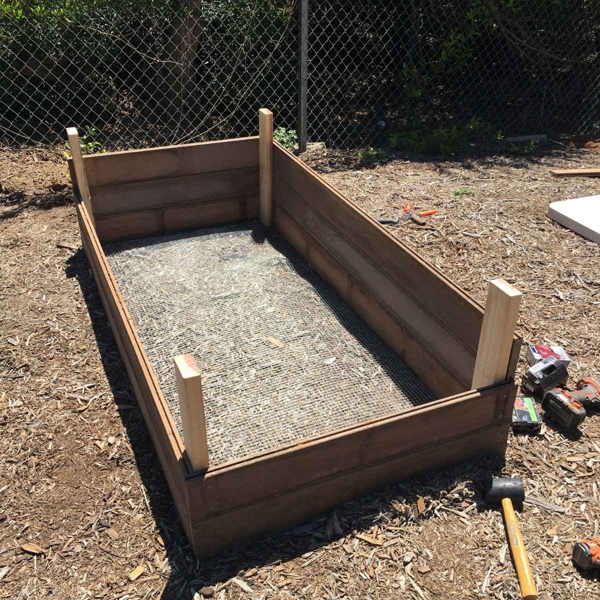 Hugelkultur Gardening in Raised Beds - jessicaeve